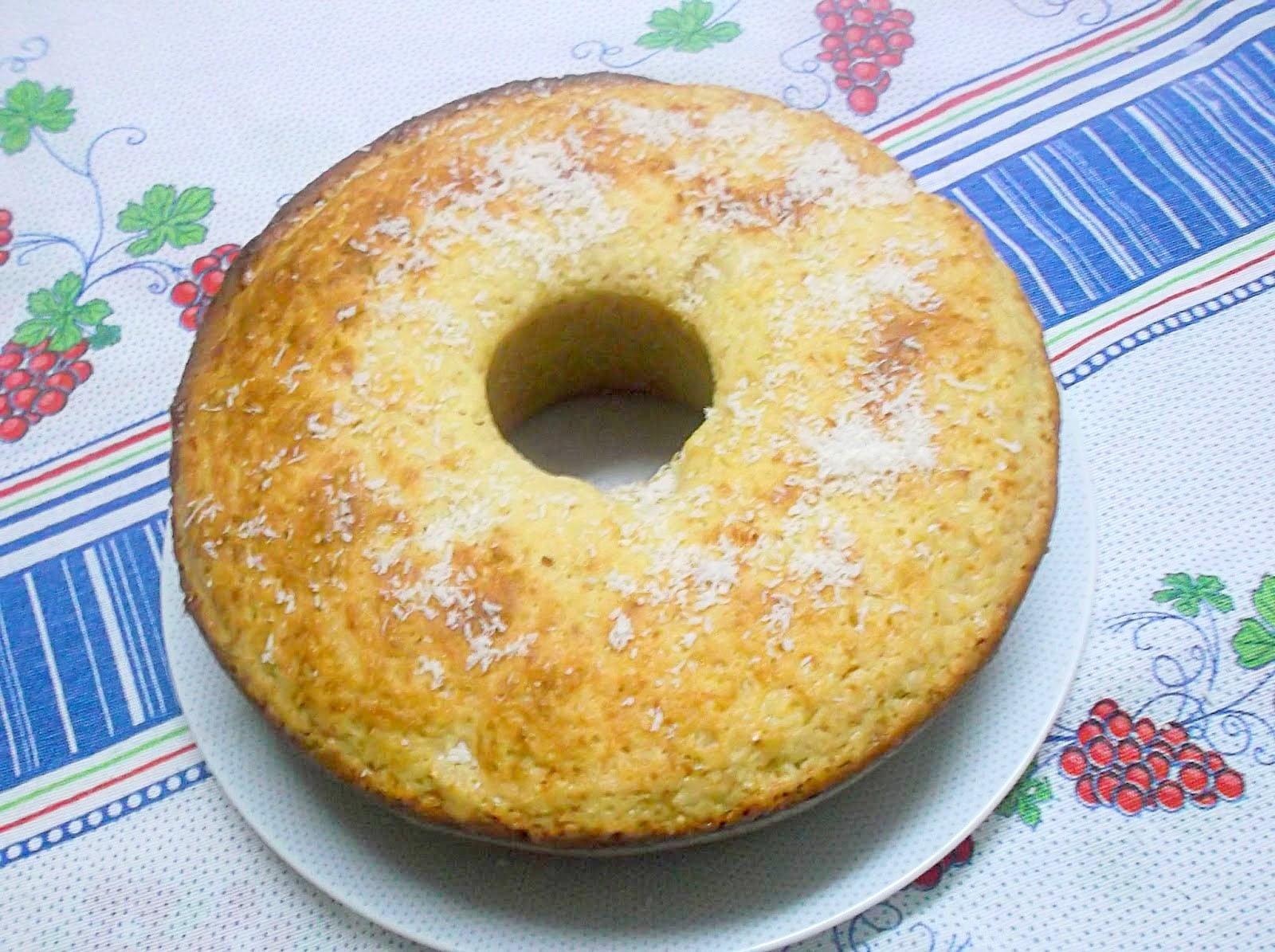 Bolo de Côco e Maçã • Livro de Culinária